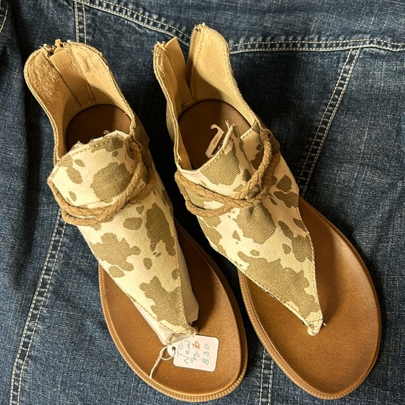 Very G | Shoes | Nwt Very G Sandals | Poshmark